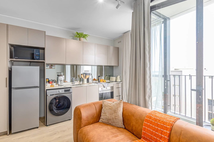 Elegance @One Rosebank|queen Bed|fast Wi-fi| Mall - Randburg