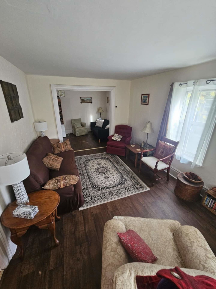 Charming Farmhouse In The City, Near Wine Country - Belleville