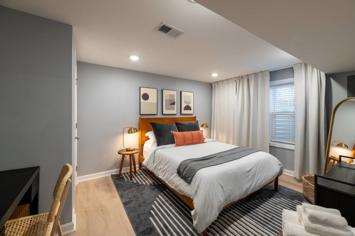 Modern 1bd/1ba Garden Apartment With Free Parking - Alexandria, VA