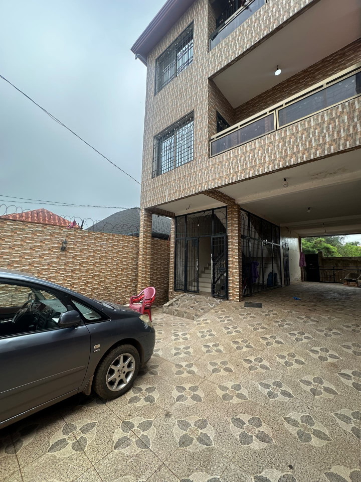Spacious 3br W/ Ac & 75 Tv - Conakry