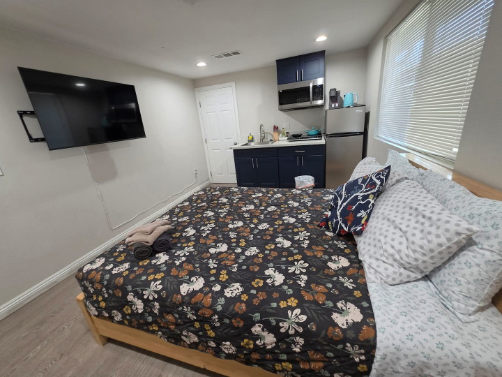 Comfortable Private Suite #8 - West Covina, CA