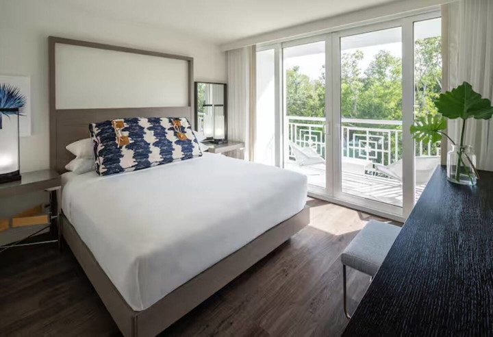 4 Island-style Junior Suite In Hammock Wing - Key Largo, FL