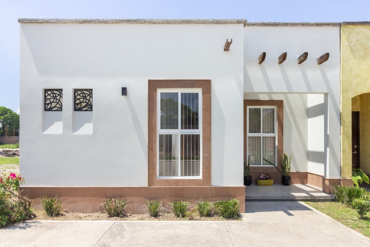 House With 2 Bedrooms, In Private With Security - Celaya
