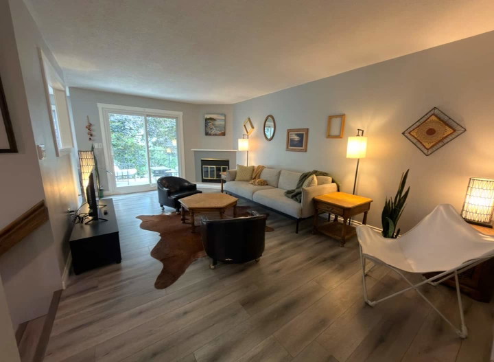 Elevated Shuswap Retreat | Modern Upper Suite - Salmon Arm