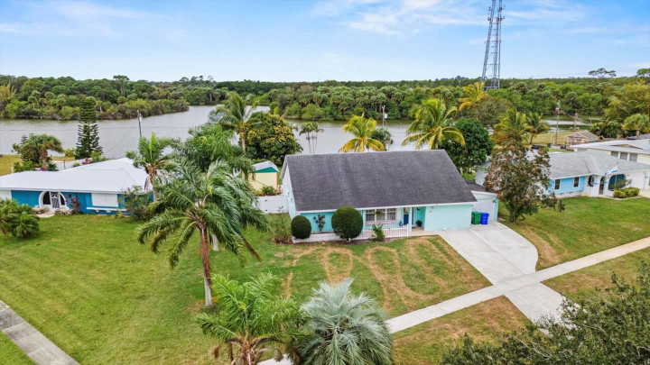 Lakehouse With Sunsets, Private Pool And Jacuzzi - Sebastian, FL