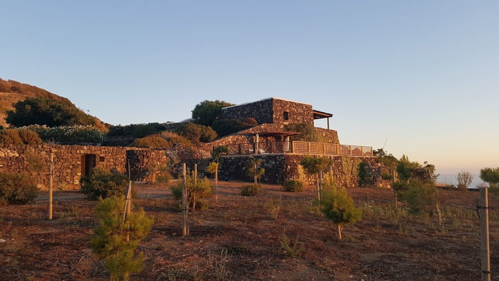 Dammuso Il Falco E La Luna Con Villa - Pantelleria