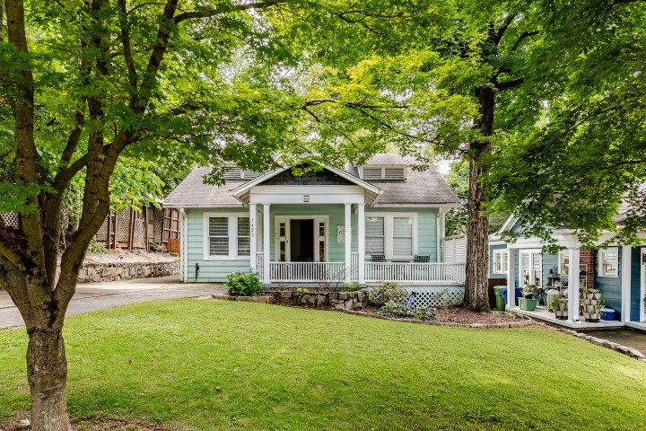 Spacious Candler Park 3bd/2ba| Walk To Park, Shops - Atlanta
