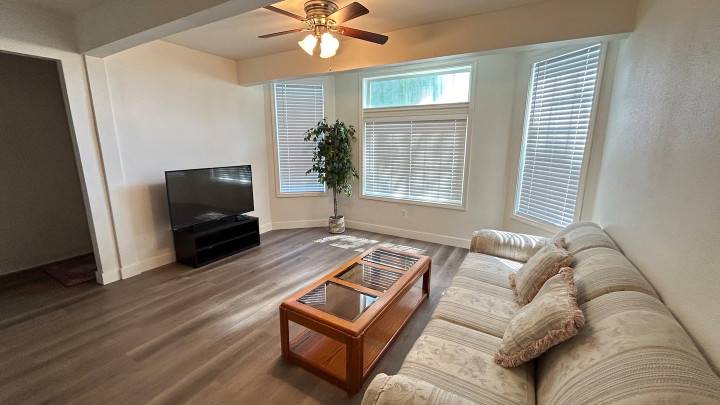 Ccspacious 6br/3ba Home With Large Fenced Backyard - Fresno, CA