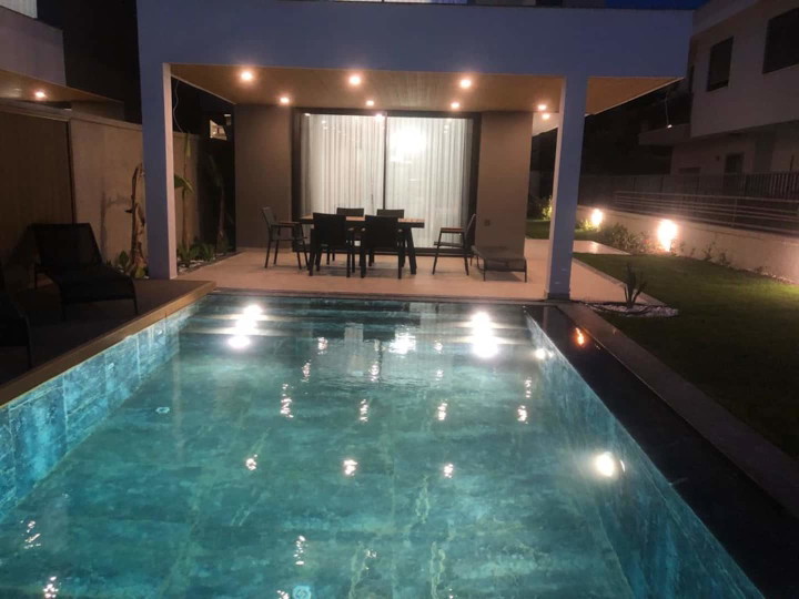 Villa With Rooms Around The Central Pool, With Bathrooms And Air Conditioning - Çeşme