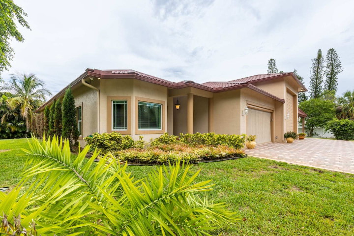 ️3br Getaway Near Everything  Fenced Yard  Bbq - West Palm Beach, FL