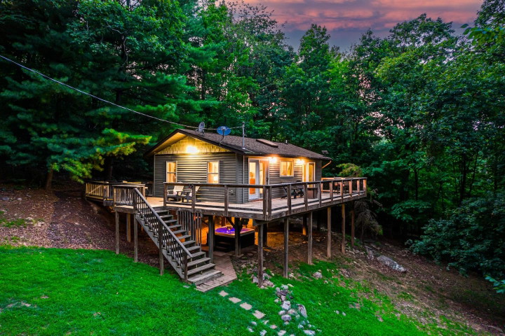 Hot Tub, Mountain Views & Total Privacy - Stanley, VA