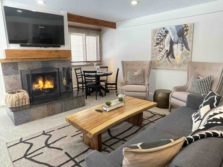 1b, 1b Mtn. Getaway Min. From Skiing - Jackson, WY