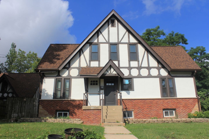 Tudor By The Fox- Downtown St. Charles - Elgin, IL