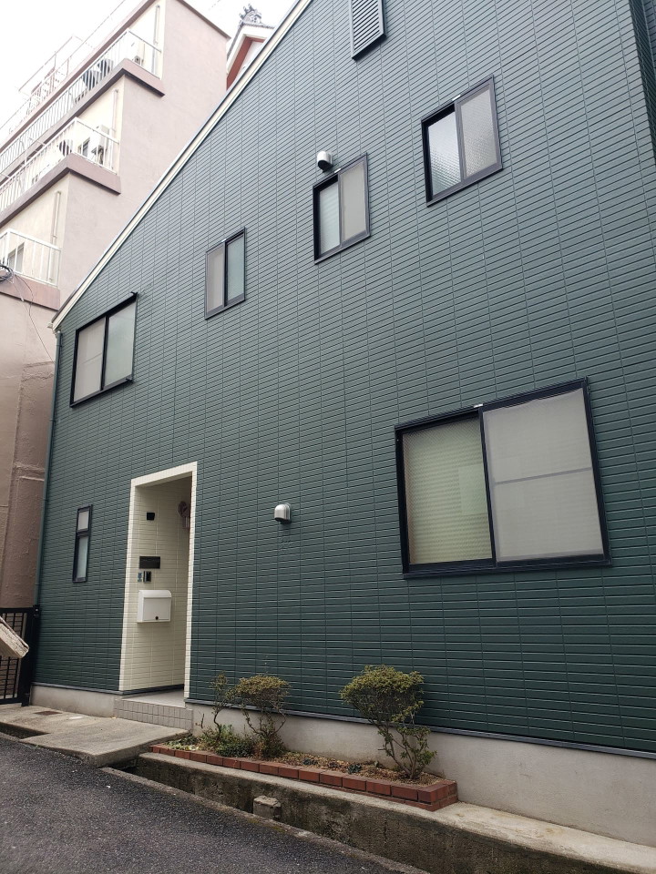 Minimalist, Muji-furnished Compact House In Kobe - Kobe