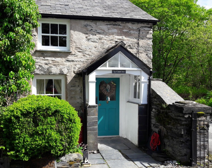 Cosy, Historical Cottage With A Beautiful Garden - North Wales