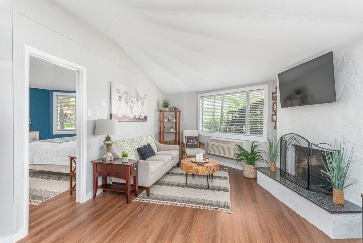Bungalow #1 - Bold & Cozy Retreat - Asheville, NC