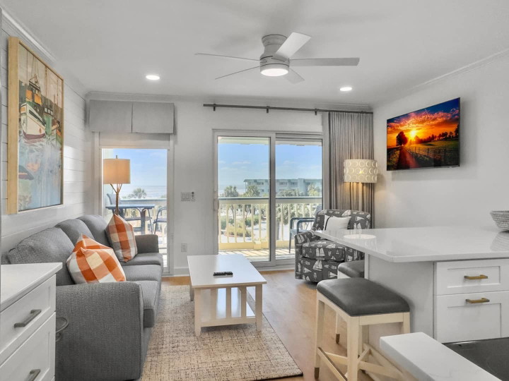 1 Br Top Floor Isle Of Palms Oceanfront Sea Cabin - Isle of Palms, SC