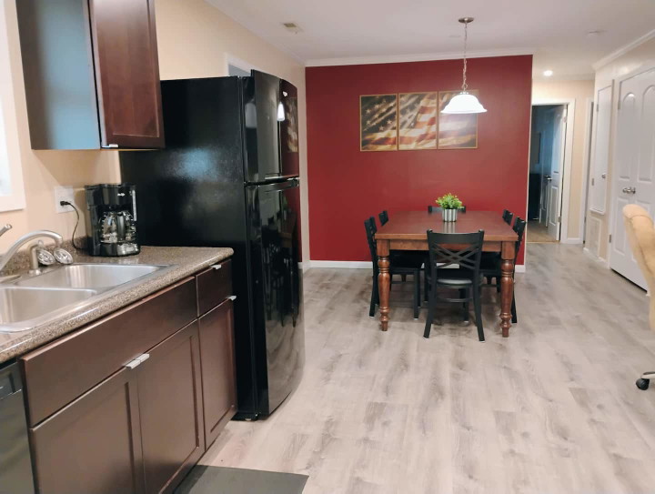 Tilly's House King Bed Dog Friendly 4 Bedroom W/d - Jonesboro, AR