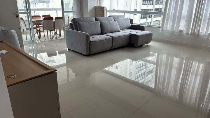 Apartamento No Coração De Meia Praia - Itapema