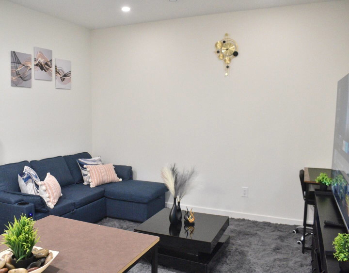 Cozy & Spacious 2br Basement |Sleeps 6 - Airdrie