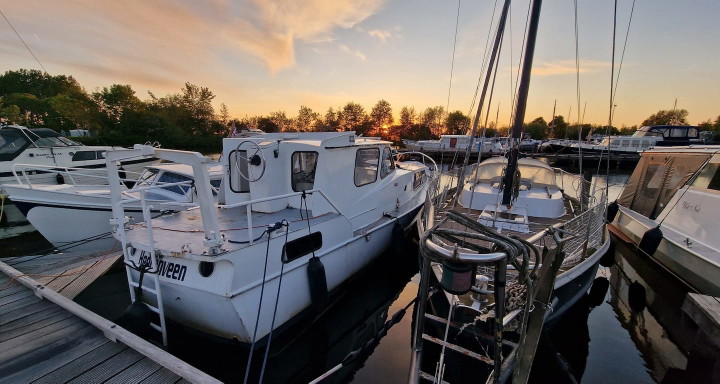 Stay On A Boat Near Sneek, Joure & Heerenveen - Heerenveen