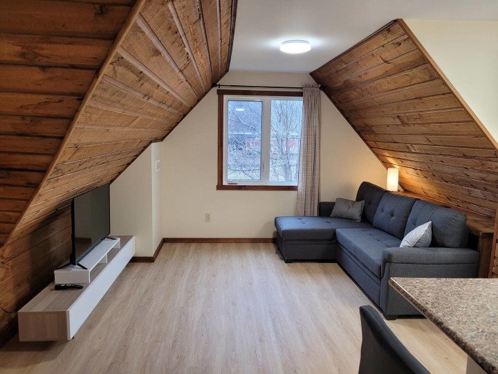Upstairs Guest Suite - Smithers