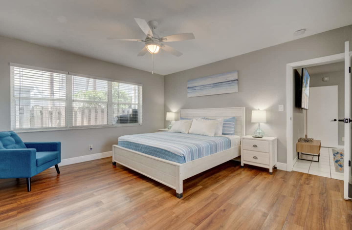 Beautiful Victoria Park Apartment! - Fort Lauderdale, FL