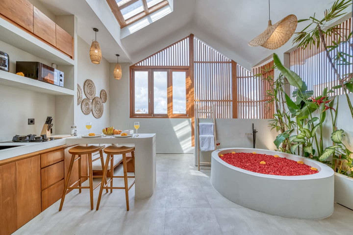 Romantic 1br With Tub & Cityview Balcony - Berawa - Bali