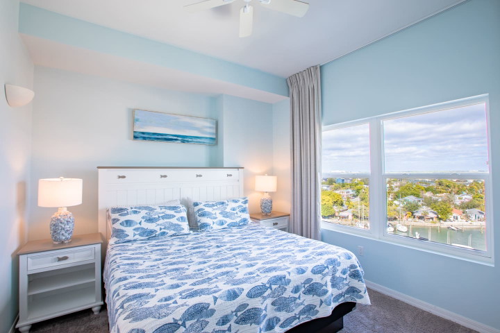 Penthouse  Pool  Walk To Madeira Beach  Sunsets - Madeira Beach, FL