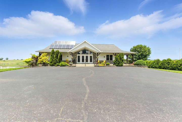 Farm Retreat | Buggy Rides, Close To Shipshewana - Middlebury, IN