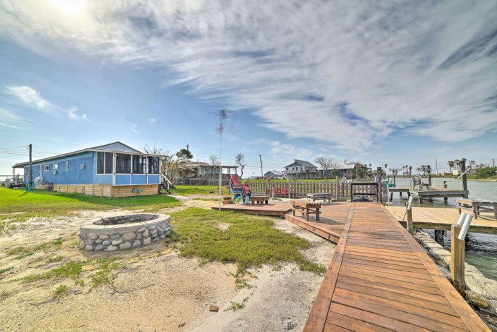 Rockport Cottage W/private Dock & Kayaks! - Rockport, TX