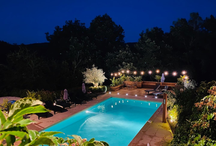 Superbe Maison : Piscine Chauffée Et Jardin Clos - Périgord