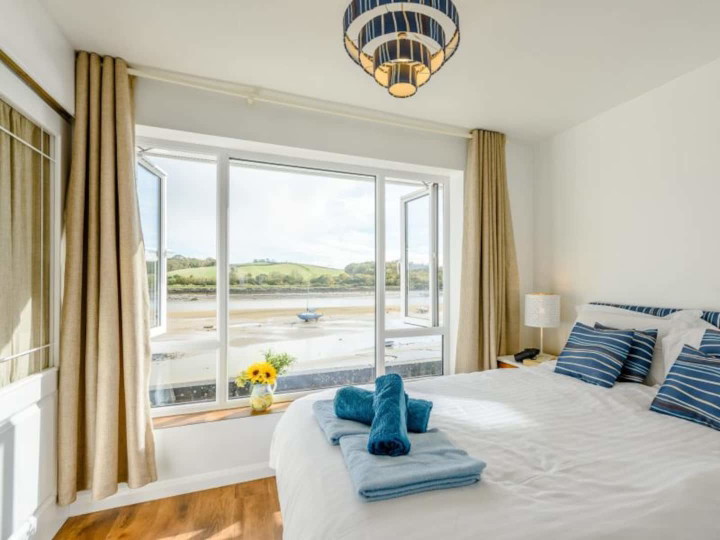 Magic Views, River Access, Real Fire, Dog Friendly - Appledore