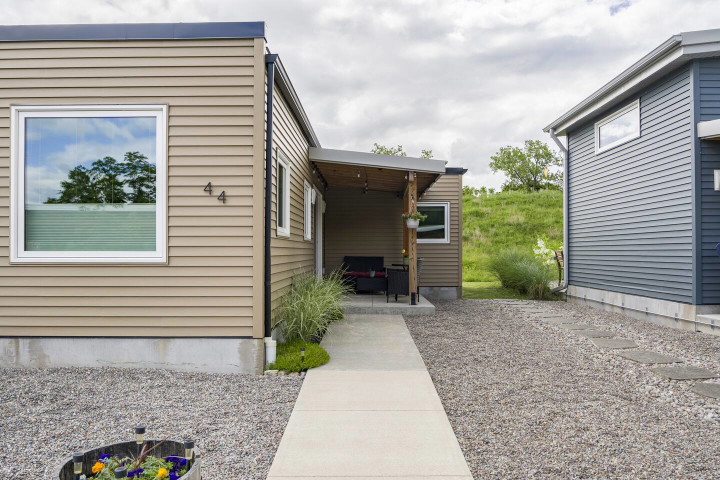 New Solar Home Close To Both Lake And Downtown - Geneva, NY