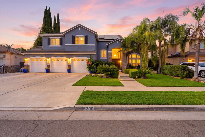 Upscale Neighborhood Near Sequoia & Kings Canyon - Visalia, CA