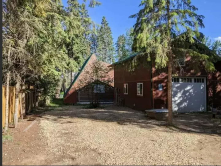 Cozy Cabin By The Lake - Birch Bay - Rimbey