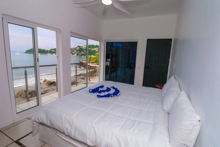 Beach Front: Oasis@aqua, La Madera Beach - Zihuatanejo