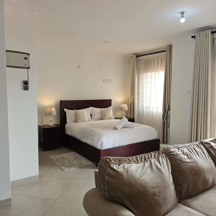 Julz Lake View Studio Apartment In Bukasa Muyenga - Uganda