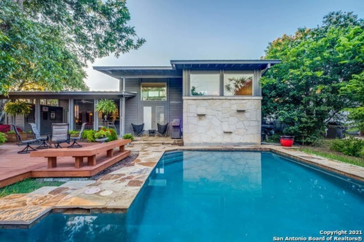 Stunning Home | Serene Pool | Firepit By Airport - San Antonio