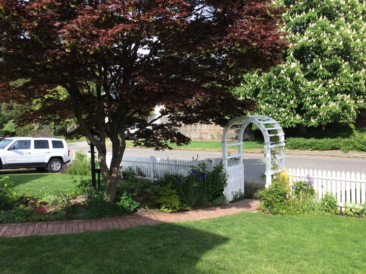 Country Cottage Apartment - Ups- Entire 2nd Floor - Federal Way, WA