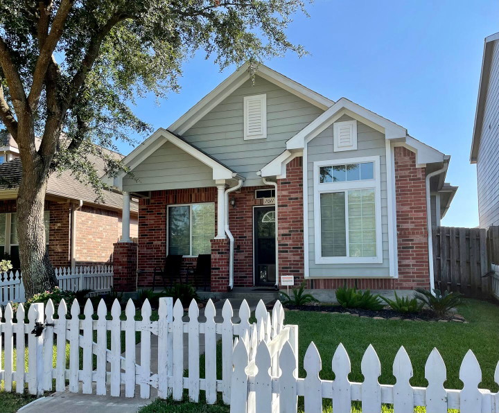 Cute & Comfy Home For Short Or Long Stays! - Stafford, TX