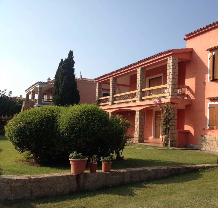 Apartamento En Planta Baja Villa Independiente - Arzachena