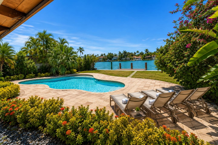 Española Bayfront Villa North Bay Village Luxury - Miami Beach, FL