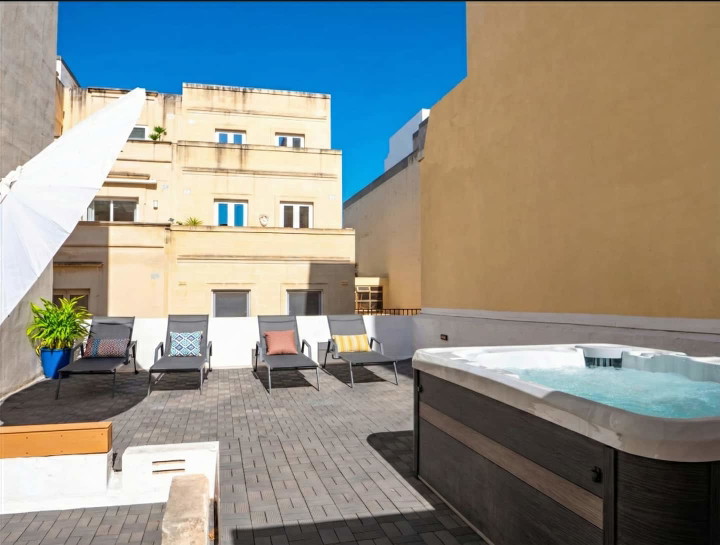 Villa Luciano - Billiards, Jacuzzi & More - Malta