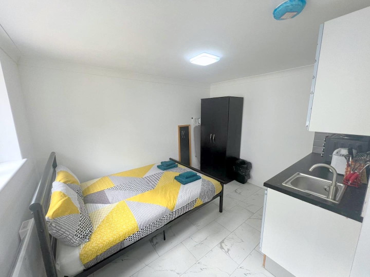New Studio Flat In Morden (South London) - Surbiton
