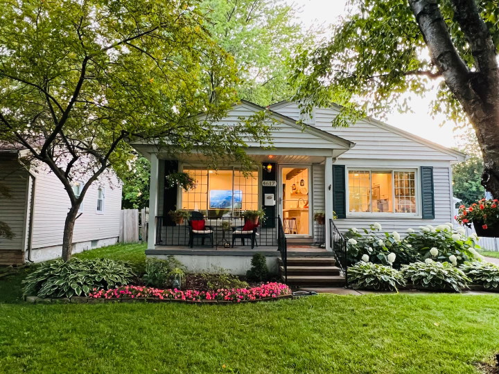 Cozy 3 Br Haven W Open Kitchen & Sunny Office - Birmingham, MI