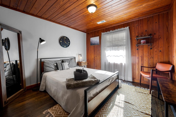 Clean & Modern 2 Bedroom, 1 Mile From Downtown - Gatlinburg, TN