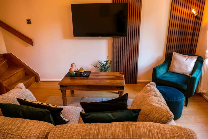 Home In Longwell Green Inbetween Bristol And Bath - Bristol