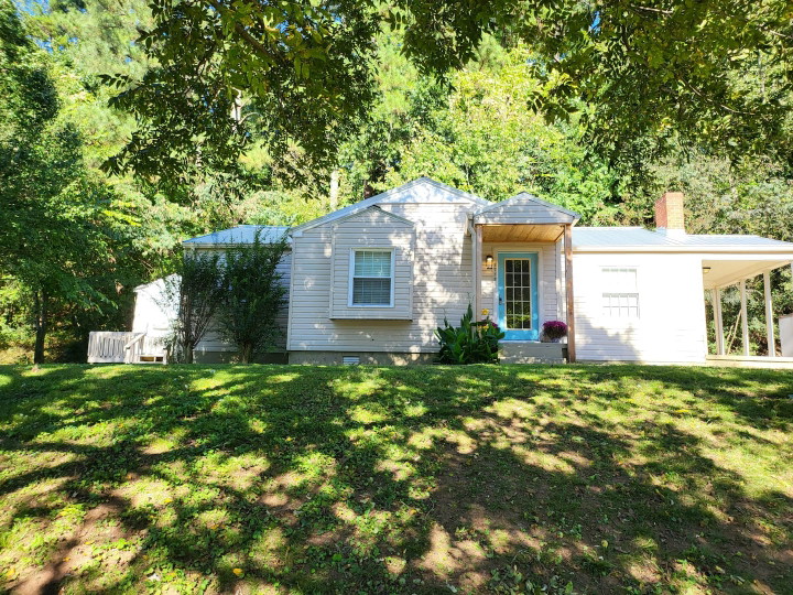 5. Cozy Cabin In Guntersville - Guntersville, AL