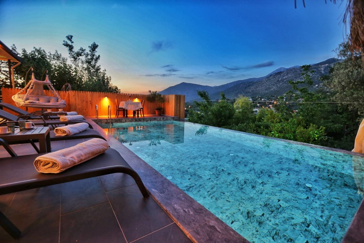 Antalya Kaş ÜZümlü Bölgesinde ÖZel Havuzlu Villa - Turkey
